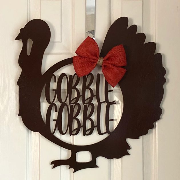 15 Awesome Turkey Door Hanger Designs For Your Thanksgiving Décor