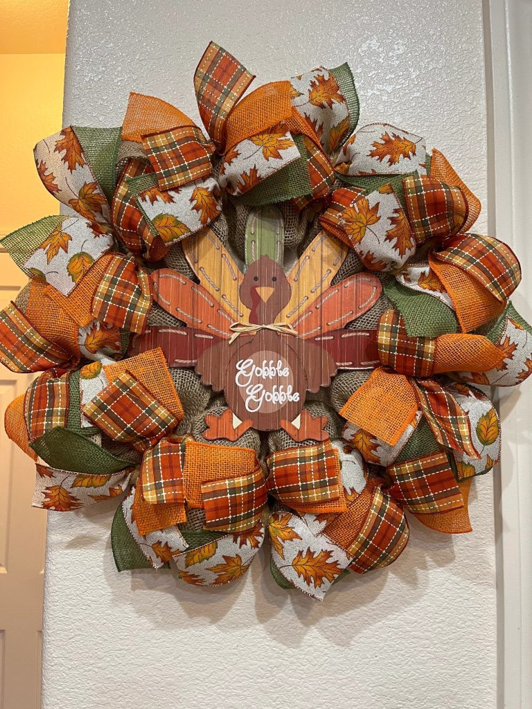 15 Awesome Turkey Door Hanger Designs For Your Thanksgiving Décor