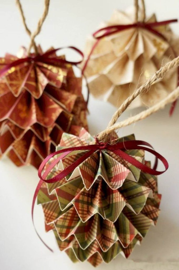 15 Magical Paper Christmas Crafts You'll Need Only A Few Minutes To Make