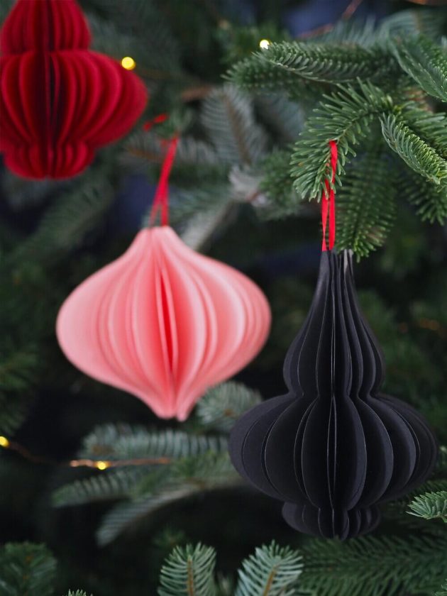 15 Magical Paper Christmas Crafts You'll Need Only A Few Minutes To Make