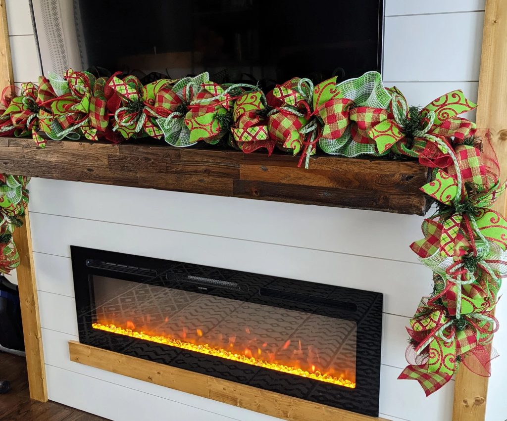 15 Whimsical Christmas Garland Designs You Will Love