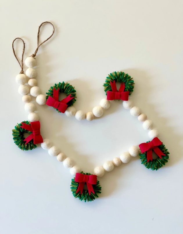 15 Whimsical Christmas Garland Designs You Will Love