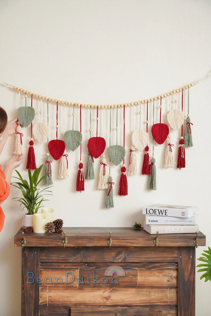 15 Whimsical Christmas Garland Designs You Will Love