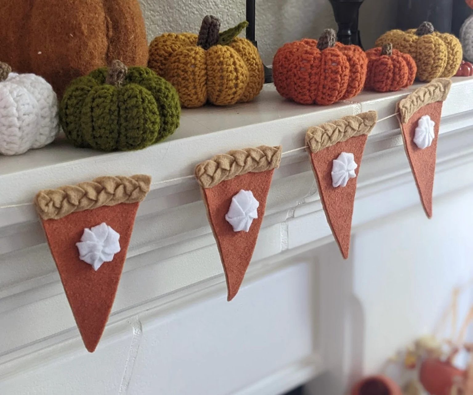 16 Delightful Thanksgiving Garland Designs You Can't Resist