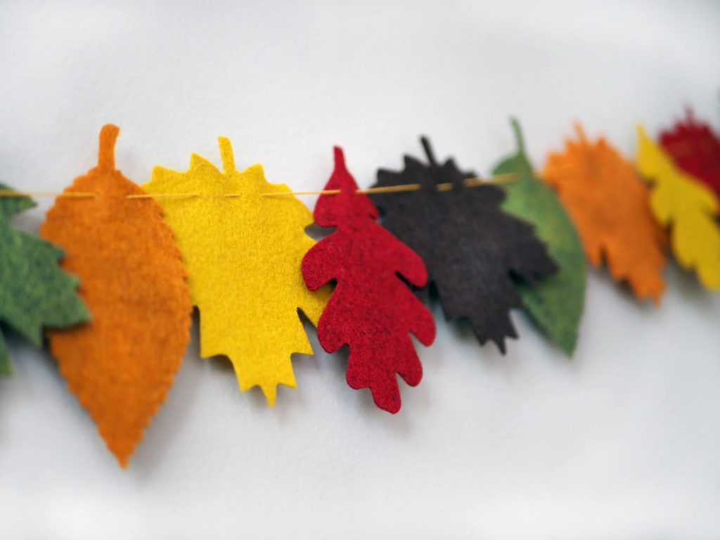 16 Delightful Thanksgiving Garland Designs You Can't Resist