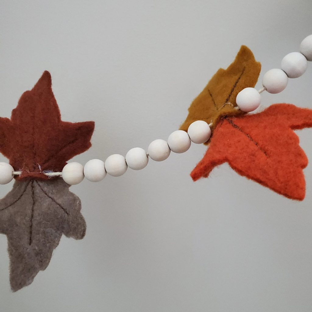 16 Delightful Thanksgiving Garland Designs You Can't Resist
