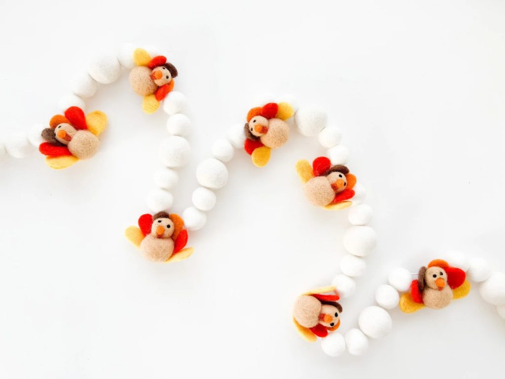16 Delightful Thanksgiving Garland Designs You Can't Resist