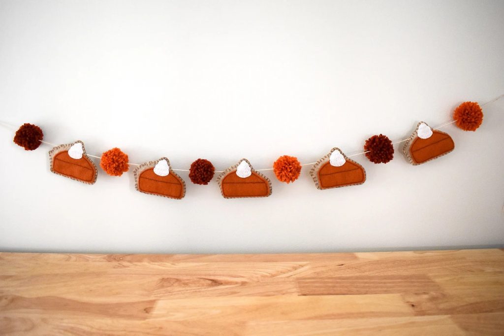 16 Delightful Thanksgiving Garland Designs You Can't Resist