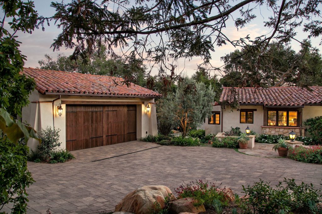 18 Brilliant Mediterranean Garage Designs For Your Inspiration