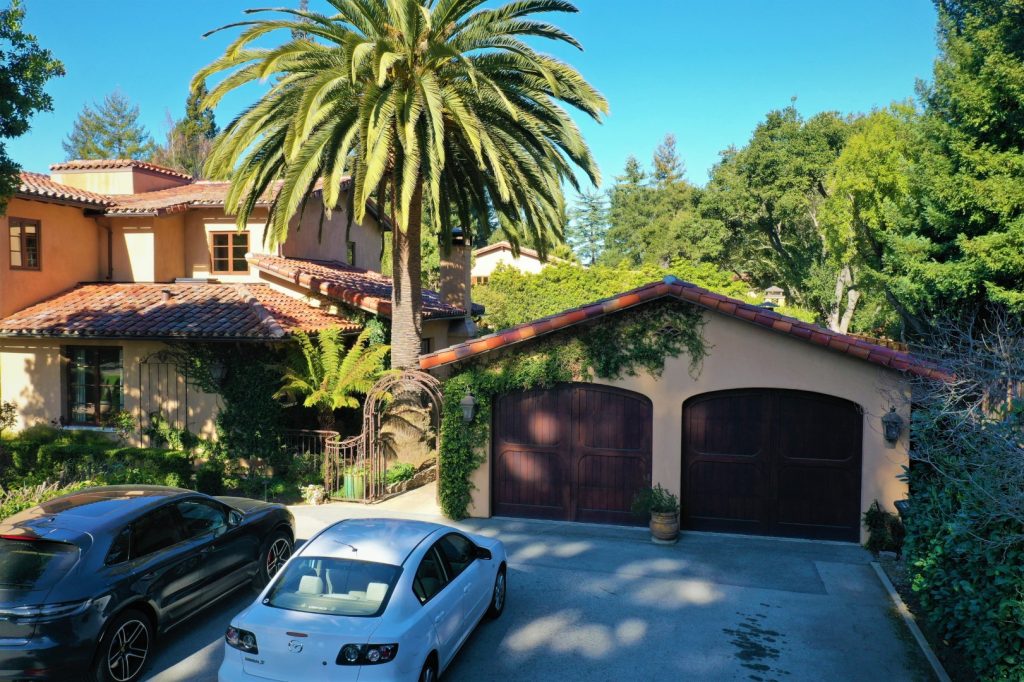 18 Brilliant Mediterranean Garage Designs For Your Inspiration