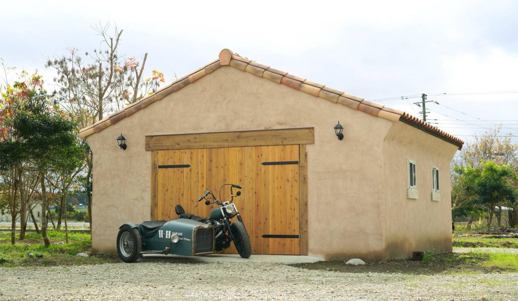 18 Brilliant Mediterranean Garage Designs For Your Inspiration