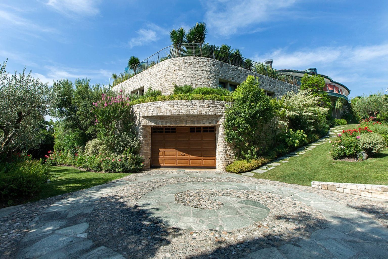 18 Brilliant Mediterranean Garage Designs For Your Inspiration