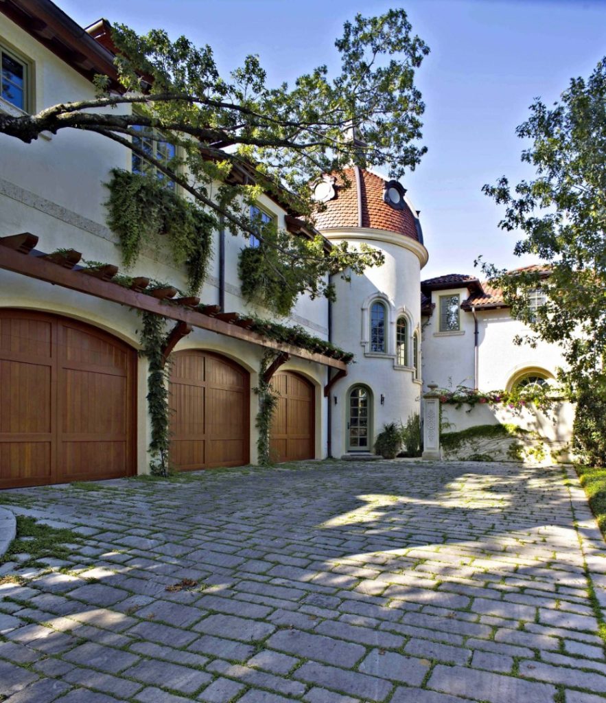 18 Brilliant Mediterranean Garage Designs For Your Inspiration