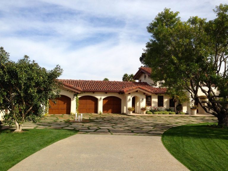 18 Brilliant Mediterranean Garage Designs For Your Inspiration