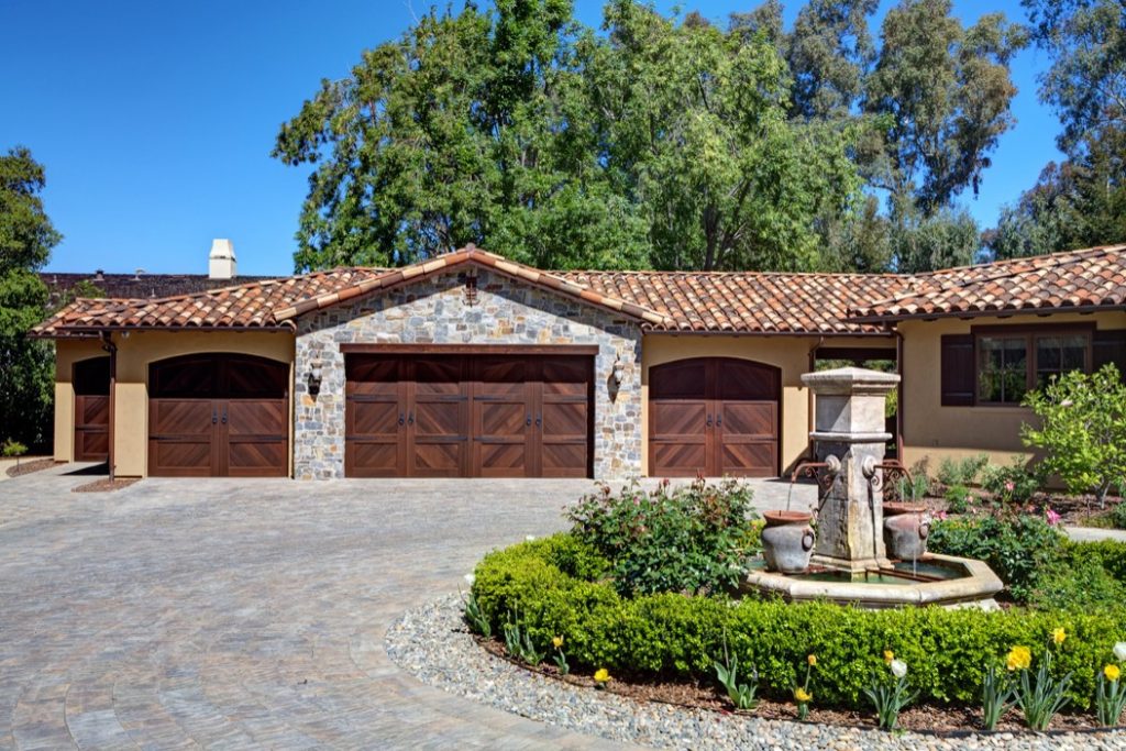 18 Brilliant Mediterranean Garage Designs For Your Inspiration