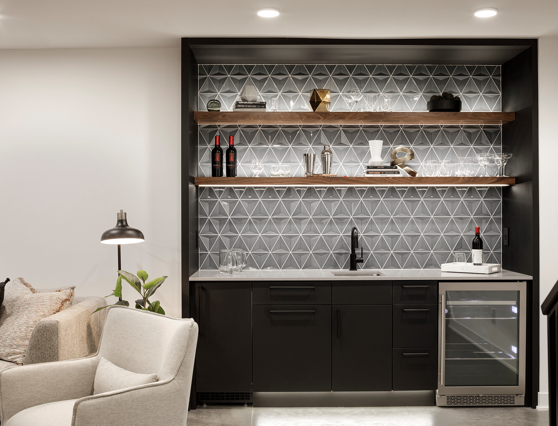 15 Compact Scandinavian Home Bar Designs That Integrate With Style
