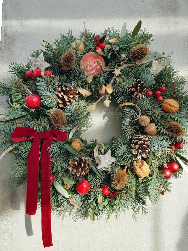15 Natural Christmas Wreath Ideas Perfect For This Winter