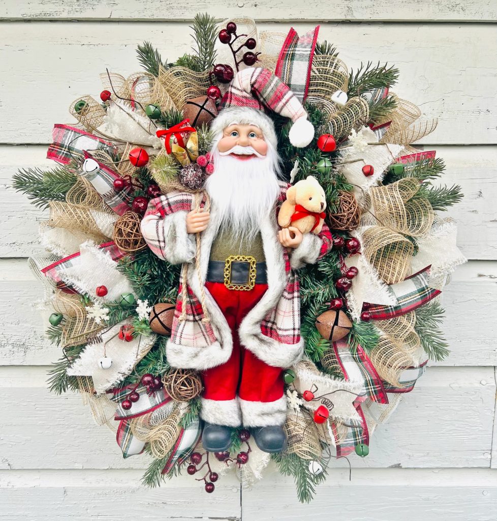 15 Quirky Santa Wreath Designs For Christmas