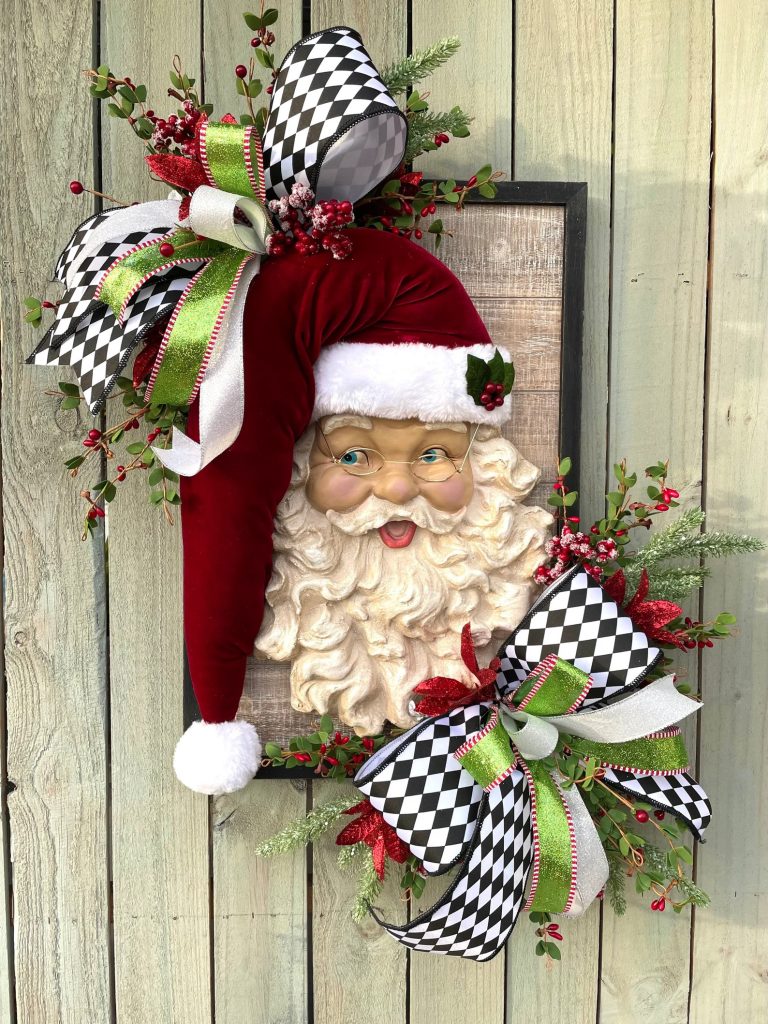 15 Quirky Santa Wreath Designs For Christmas