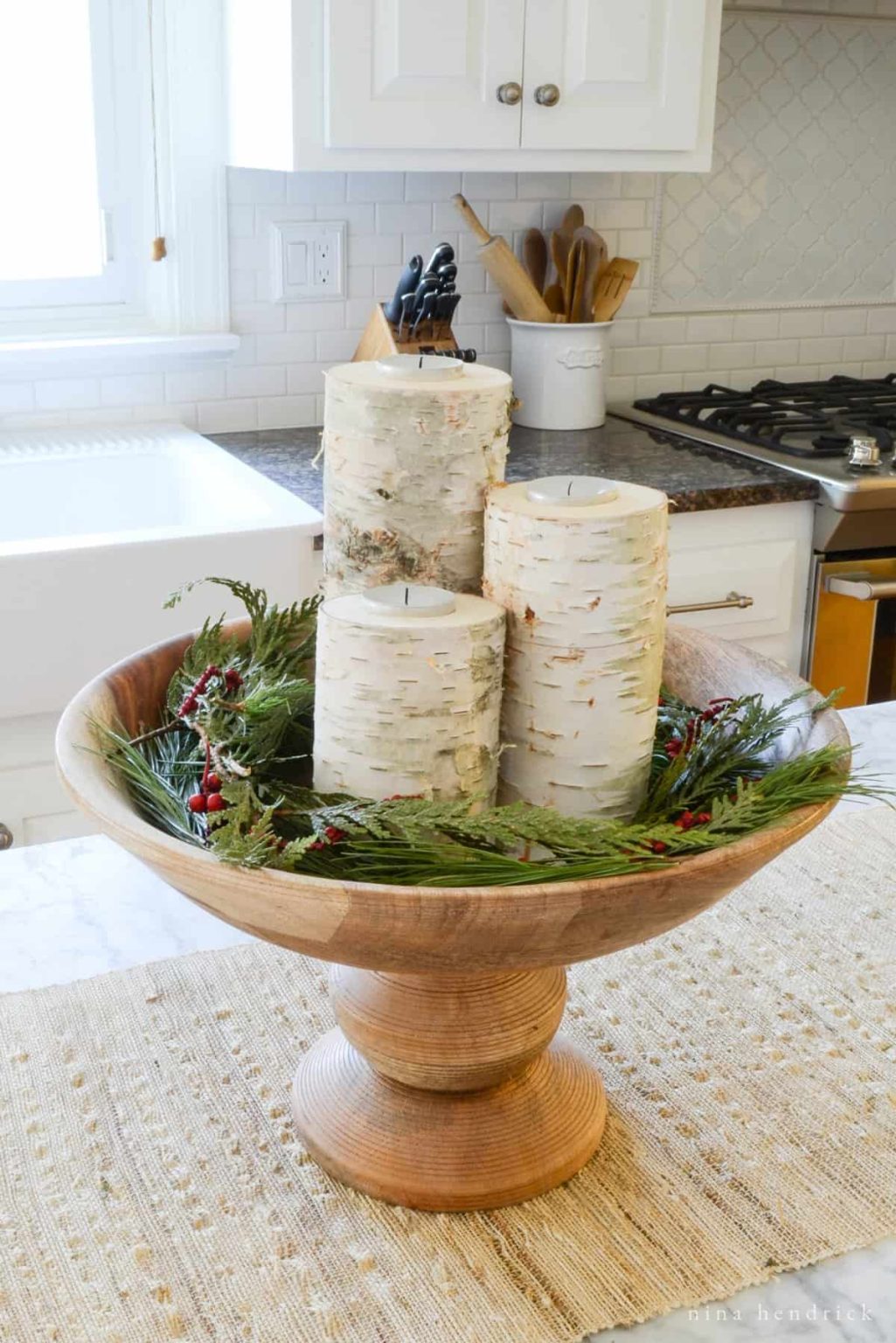17 Gorgeous DIY Christmas Centerpiece Projects For Your Table Décor