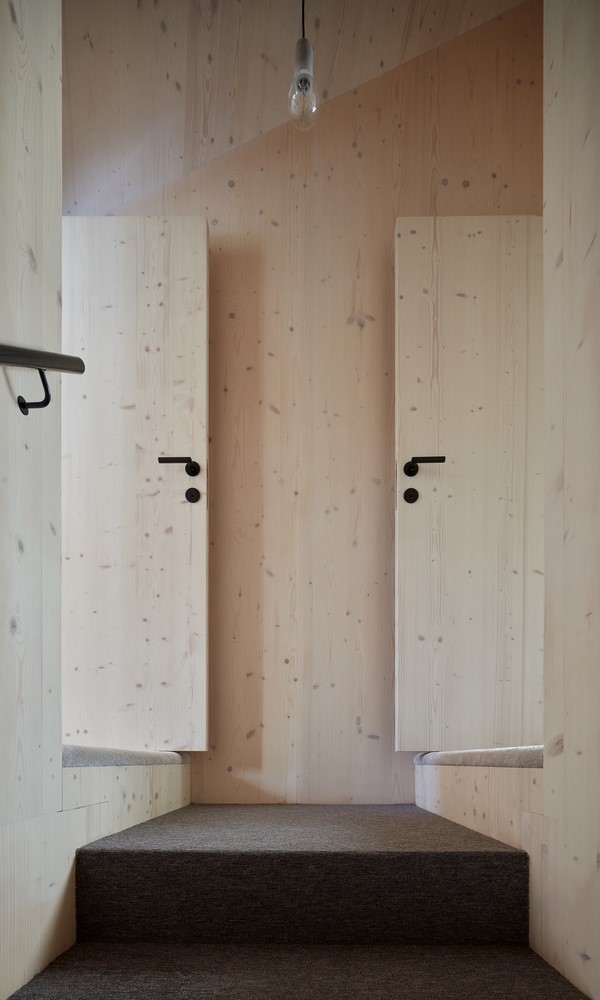 Cottage Inspired by a Ship Cabin designed by Prodesi | Domesi in the ...