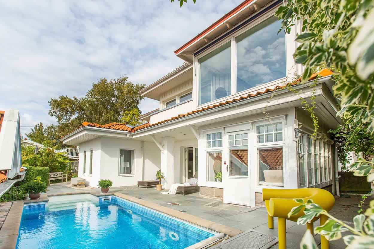 15 Phenomenal Scandinavian Swimming Pool Designs