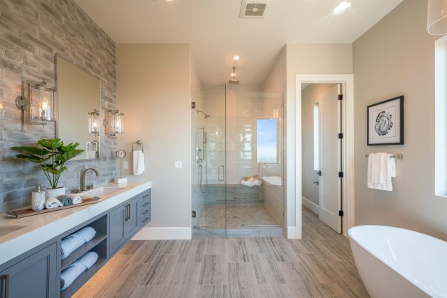 17 Transitional Bathroom Designs: A Blend of Traditional and Modern Styles