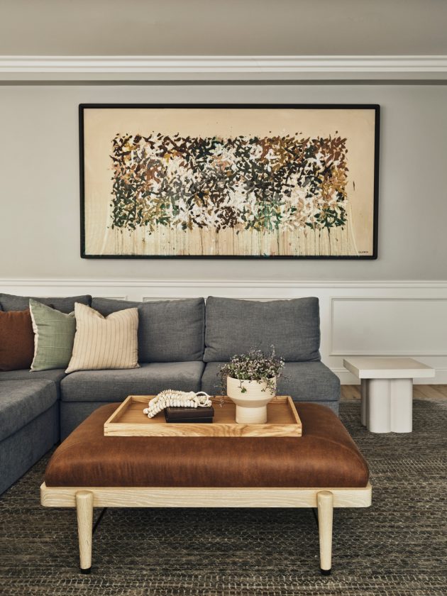 15 Transitional Family Room Designs That Balance Comfort and Style