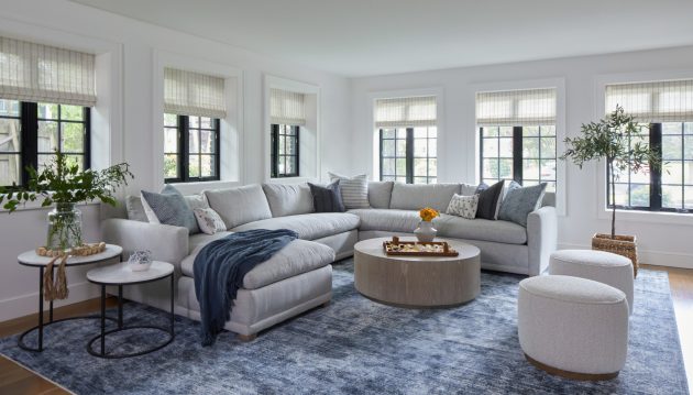 15 Transitional Family Room Designs That Balance Comfort and Style