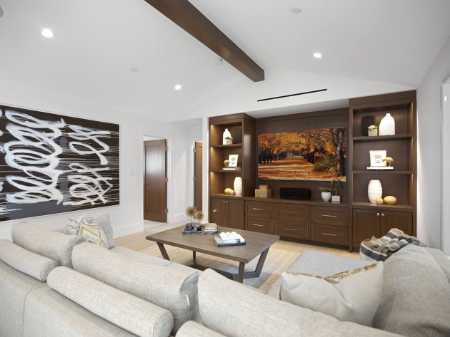 15 Transitional Family Room Designs That Balance Comfort and Style