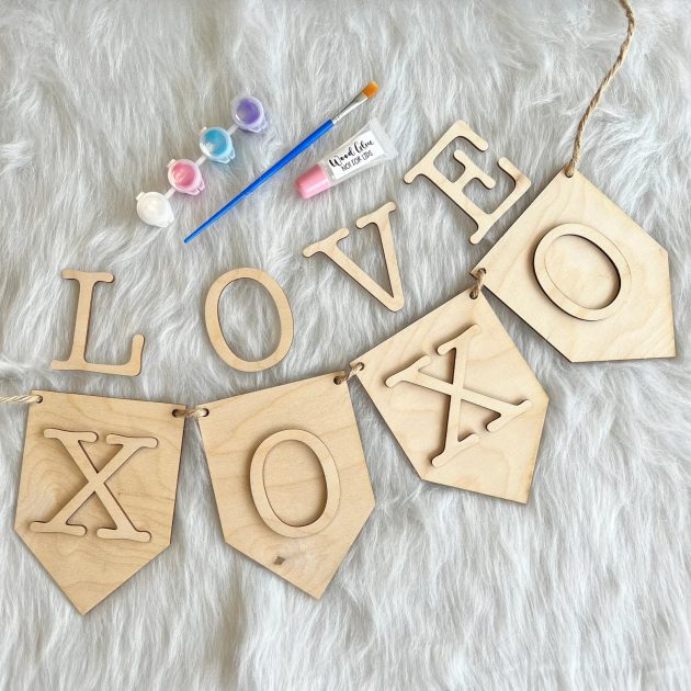 18 Stunning Valentine's Day Banner and Garland Ideas