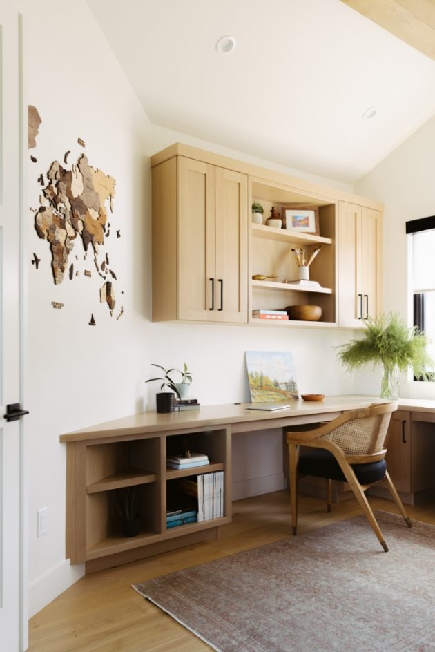 18 Transitional Home Office Designs for a Chic and Functional Workspace