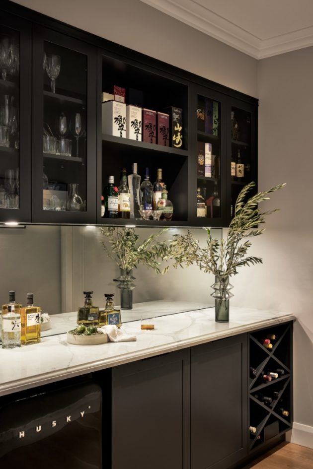 From Cozy to Classy: 16 Transitional Home Bar Interior Design Ideas