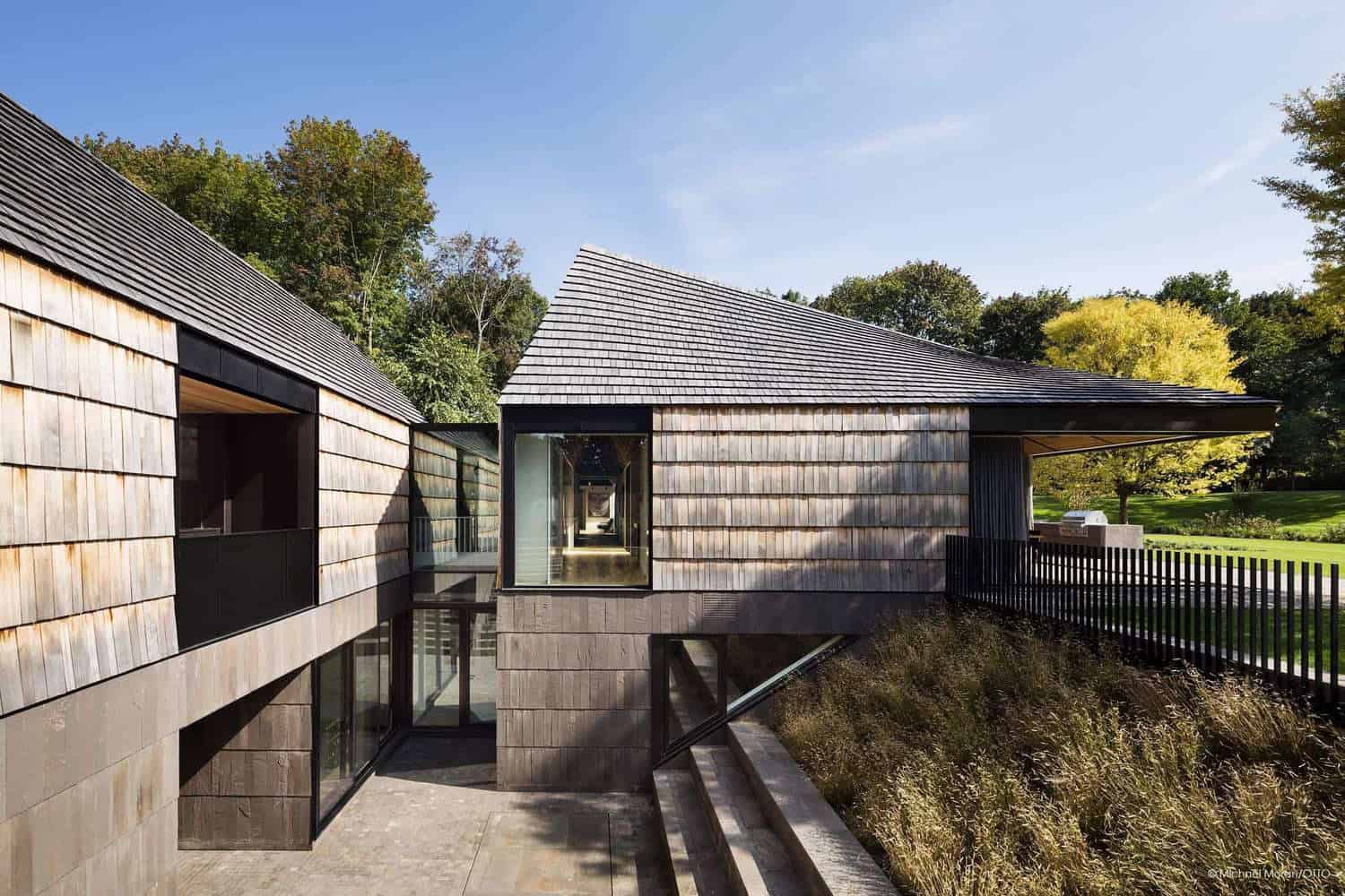 Underhill by Bates Masi Architects in Matinecock, New York