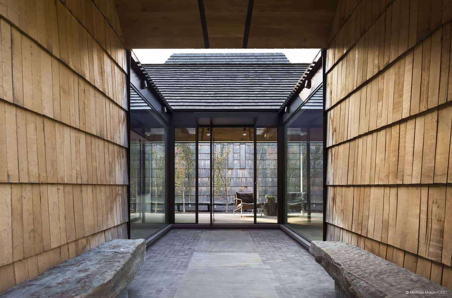 Underhill by Bates Masi Architects in Matinecock, New York