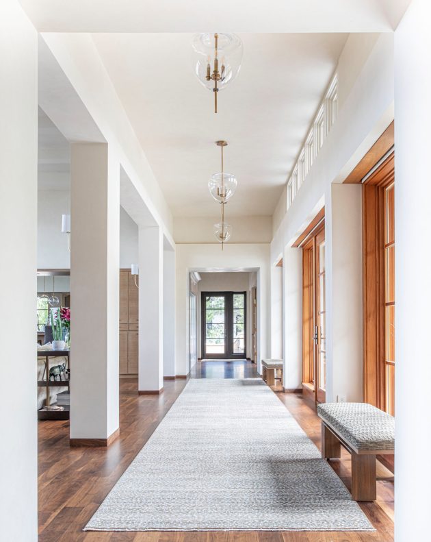 15 Transitional Hallway Decor Ideas for a Stylish and Functional Space