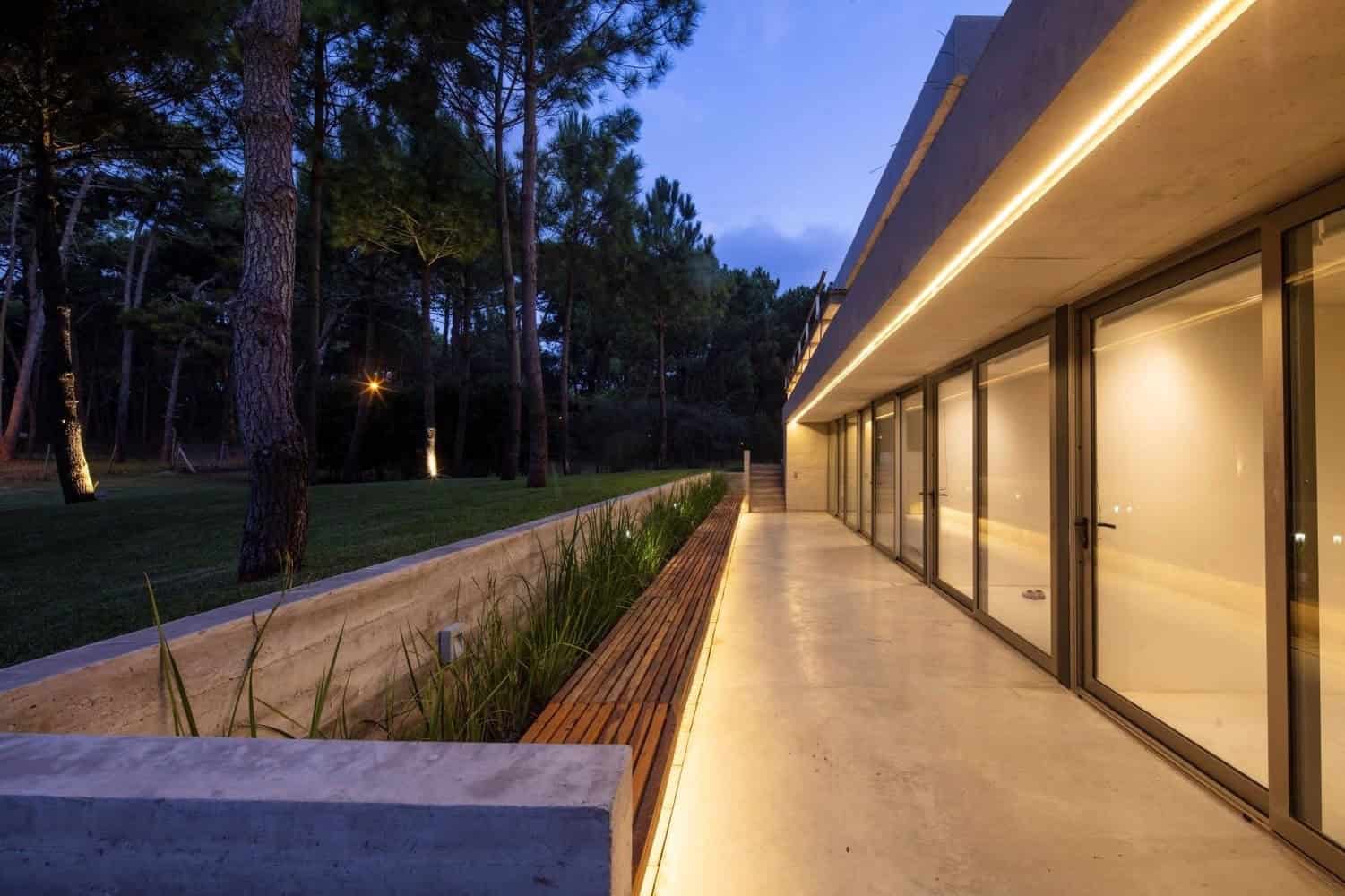 House with ten pines by Estudio Frolik in Pinamar, Argentina