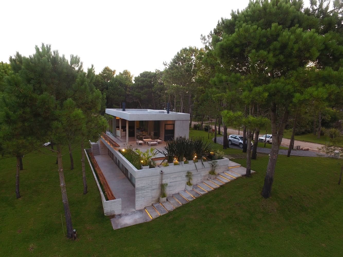 House with ten pines by Estudio Frolik in Pinamar, Argentina