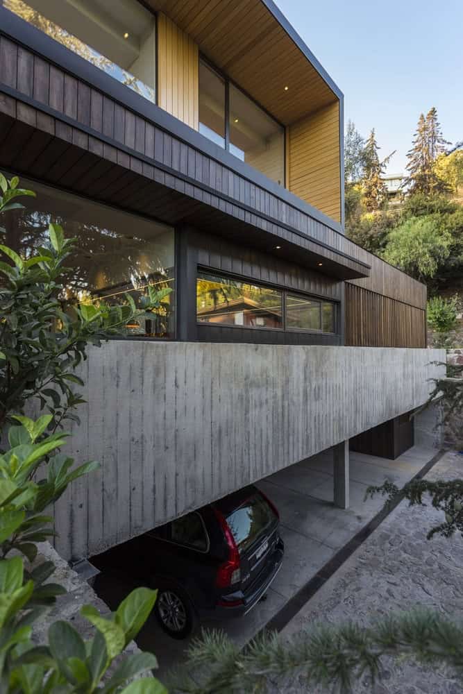 Lo Curro House by Nicolas Loi in Santiago, Chile