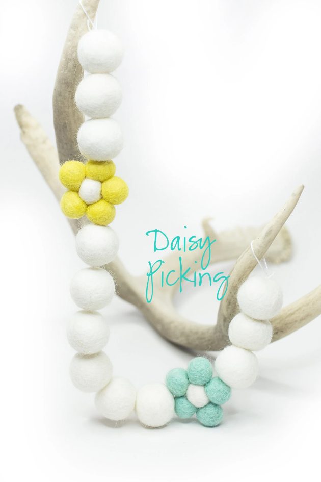 15 Festive Spring Garlands to Celebrate the Season in Style