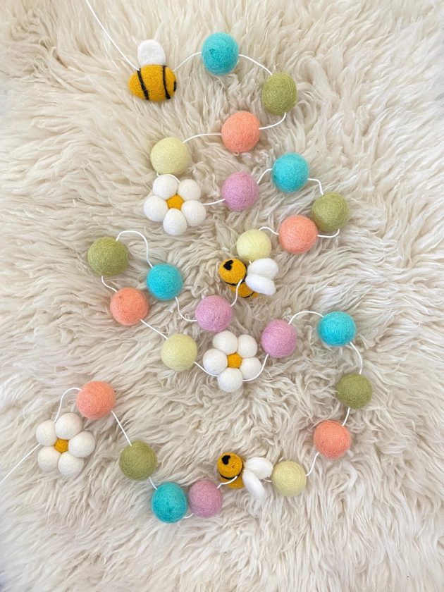 15 Festive Spring Garlands to Celebrate the Season in Style