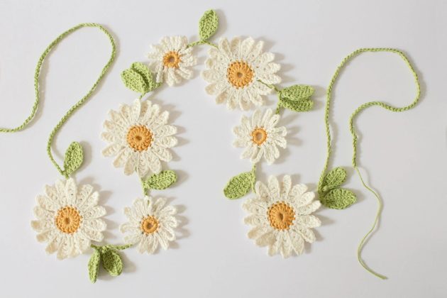 15 Festive Spring Garlands to Celebrate the Season in Style