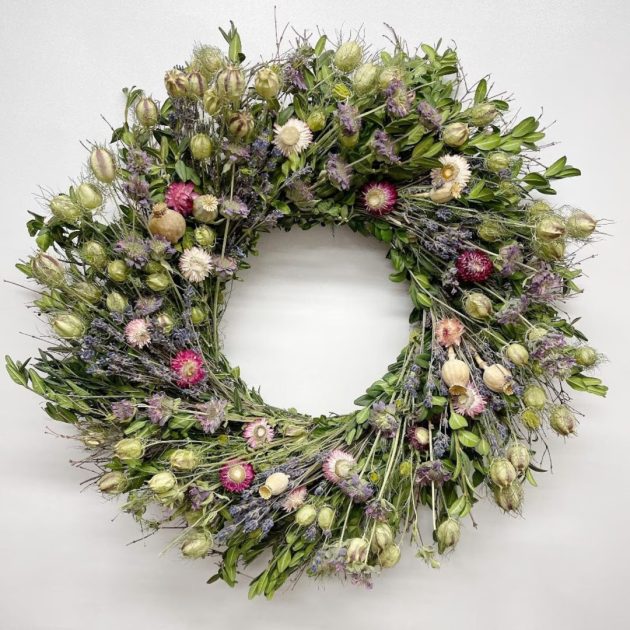 16 Natural Spring Wreath Designs That Will Freshen Up Your Decor