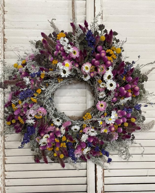 16 Natural Spring Wreath Designs That Will Freshen Up Your Decor
