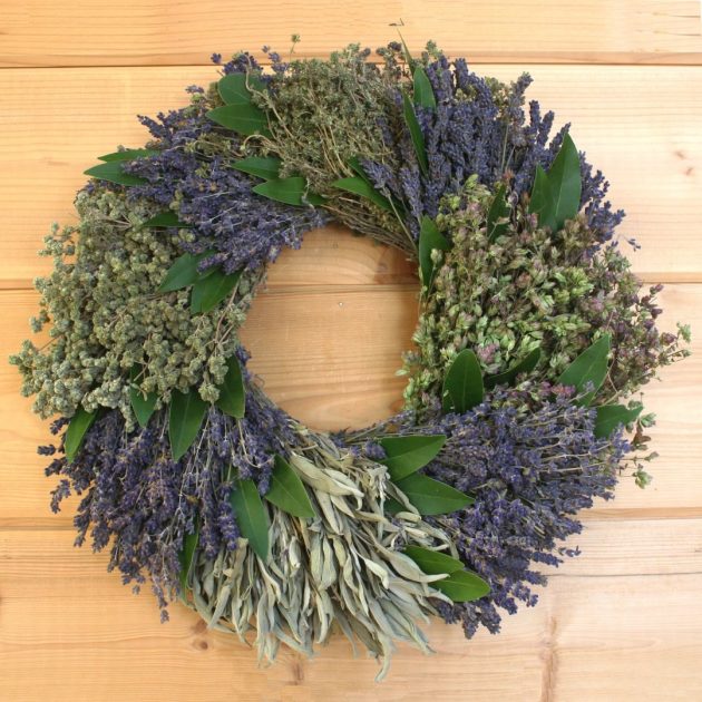 16 Natural Spring Wreath Designs That Will Freshen Up Your Decor
