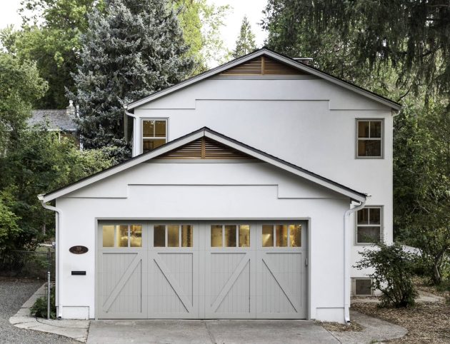 16 Transitional Garage Designs to Elevate Your Home's Curb Appeal