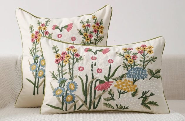 18 Gorgeous Floral Spring Pillow Designs for a Seasonal Update