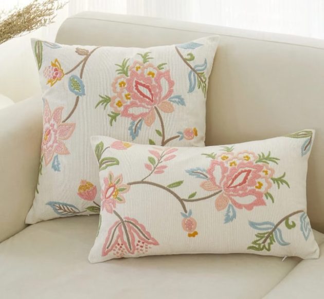 18 Gorgeous Floral Spring Pillow Designs for a Seasonal Update