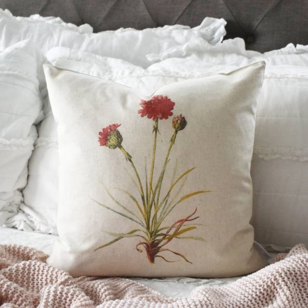 18 Gorgeous Floral Spring Pillow Designs for a Seasonal Update