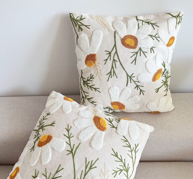 18 Gorgeous Floral Spring Pillow Designs for a Seasonal Update